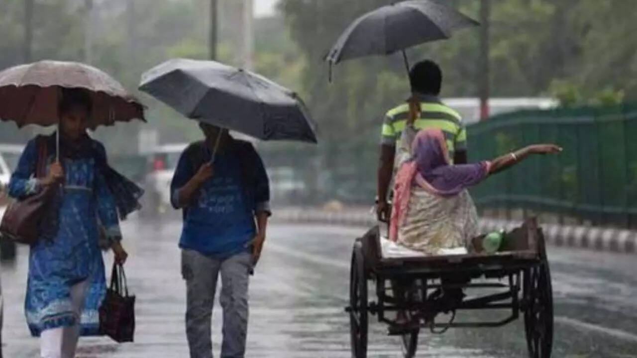 Karnataka Weather Today: Heavy Rains with Gusty Winds in Isolated ...