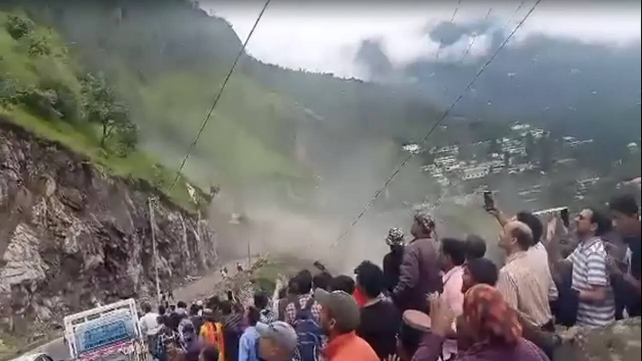 Himachal Pradesh Rains: Landslide Occurs In Shimla, Traffic Disrupted On NH-5 | VIDEO | India ...