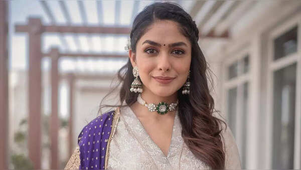 When Mrunal Thakur's EX Boyfriend Ran Away, Told Her 'You Are An ...