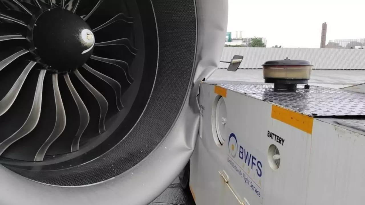 Vistara Aircraft Engine Hit By Tow Truck During Push Back At Mumbai ...