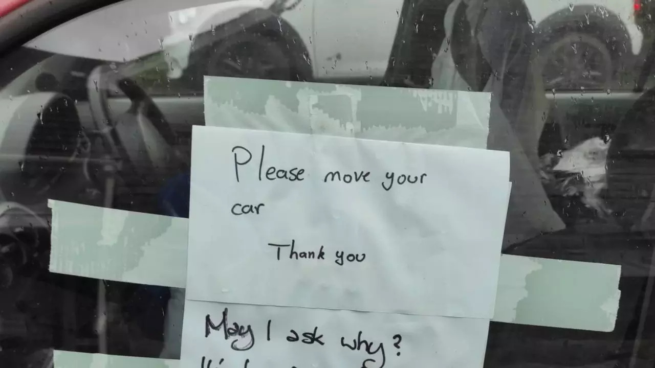 Neighbour Sticks Note Asking To Move Car From Spot, Driver Writes a ...