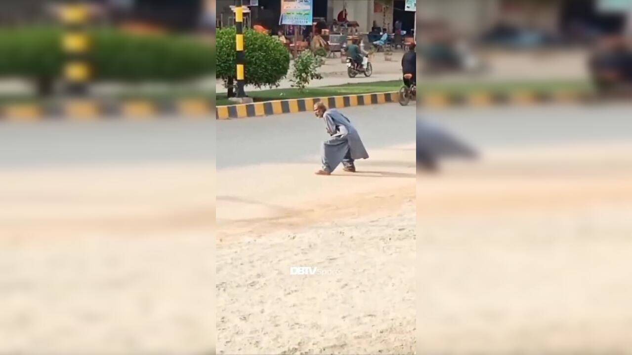 Viral Video Shows Pakistani Cricket Fan Shadow Batting On Streets ...