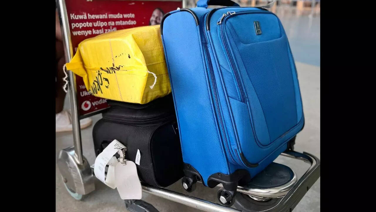 Woman Tracks Lost Luggage Located 1,000 Km Away Using AirTag | Viral ...