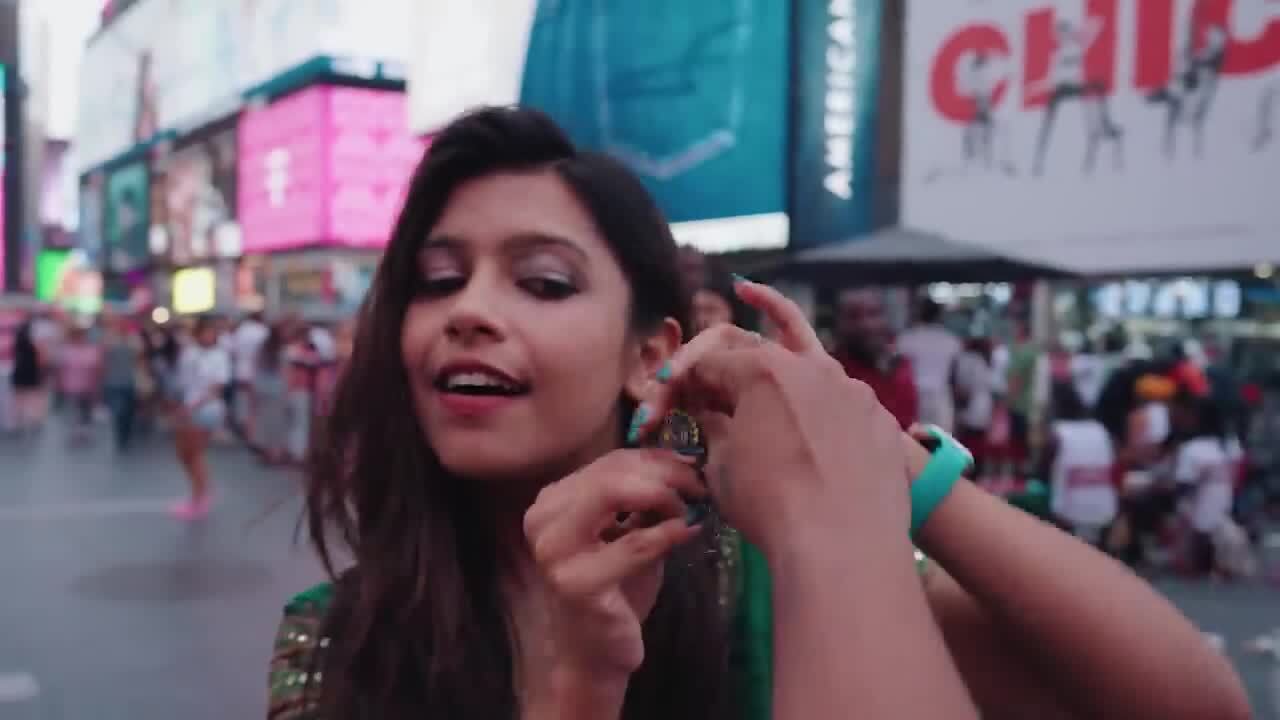 Viral Video: Flash Mob Dances to 'What Jhumka?' in Times Square, Crowd ...