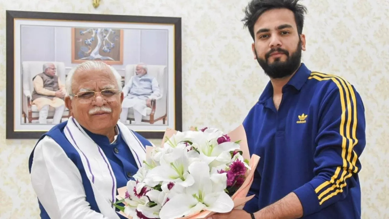 Bigg Boss OTT 2 Winner Elvish Yadav Meets Haryana CM Manohar Lal Khattar At His Residence. See ...