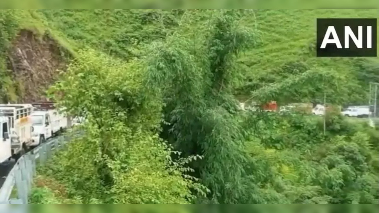 Himachal Rain Updates: Kullu-Mandi Road Damage Leads to 5-10 km Long ...