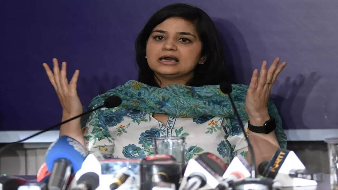 Mehbooba Mufti's Daughter Handed Over Regular Passport With 10-Year ... Mehbooba Mufti's Daughter Handed Over Regular Passport With 10-Year ...