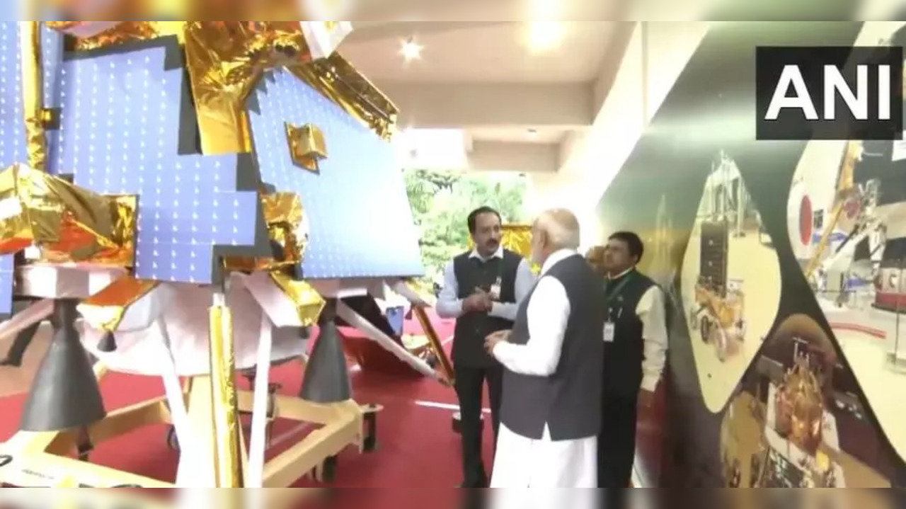 'Jai Vigyaan, Jai Anusandhan': PM Modi Meets ISRO Heroes After ...