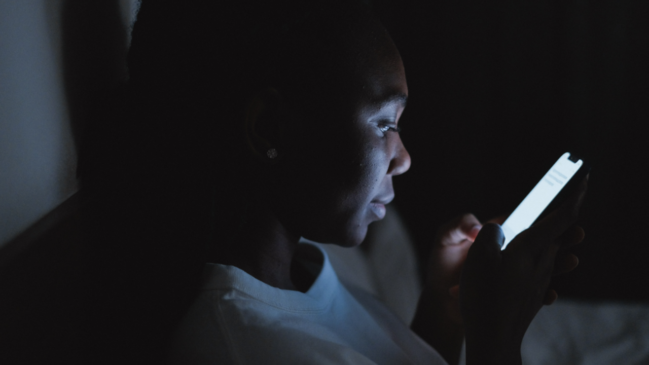 Having Trouble Putting Your Phone Away Before Bed? Here Are 8 Tips To ...