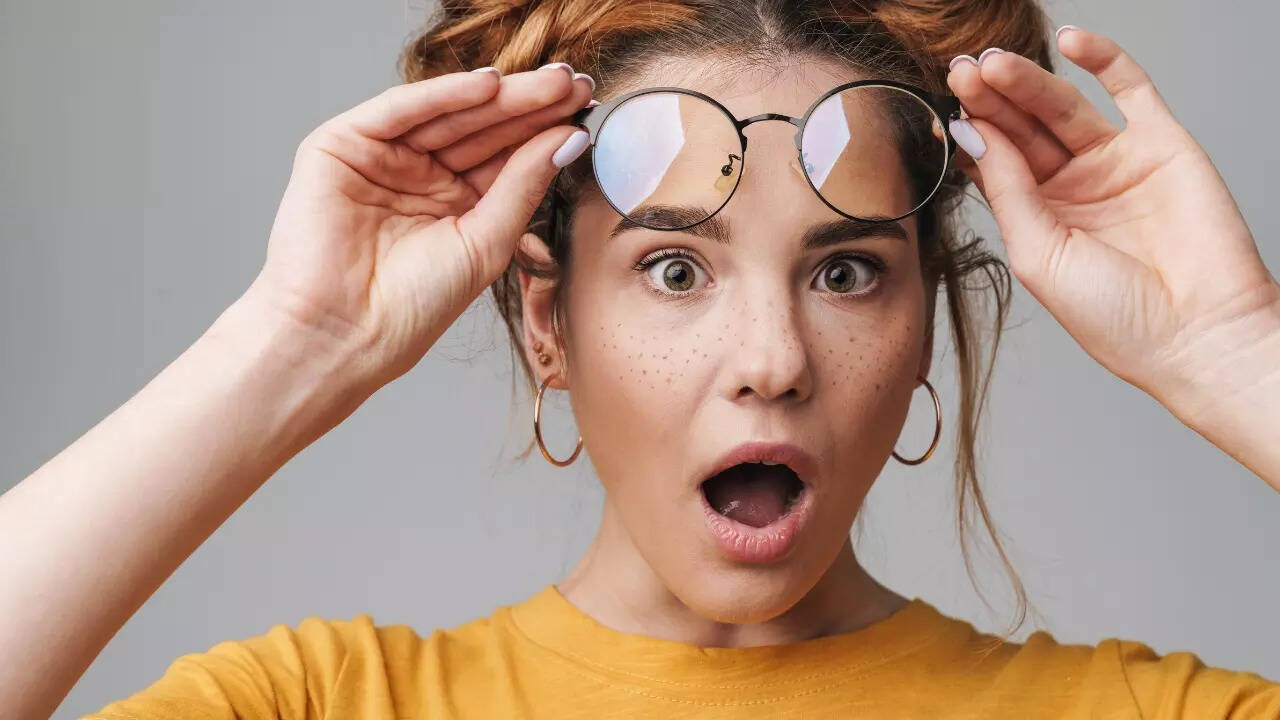 Eye-Opening Video Shows How People With Glasses See Without Them ...