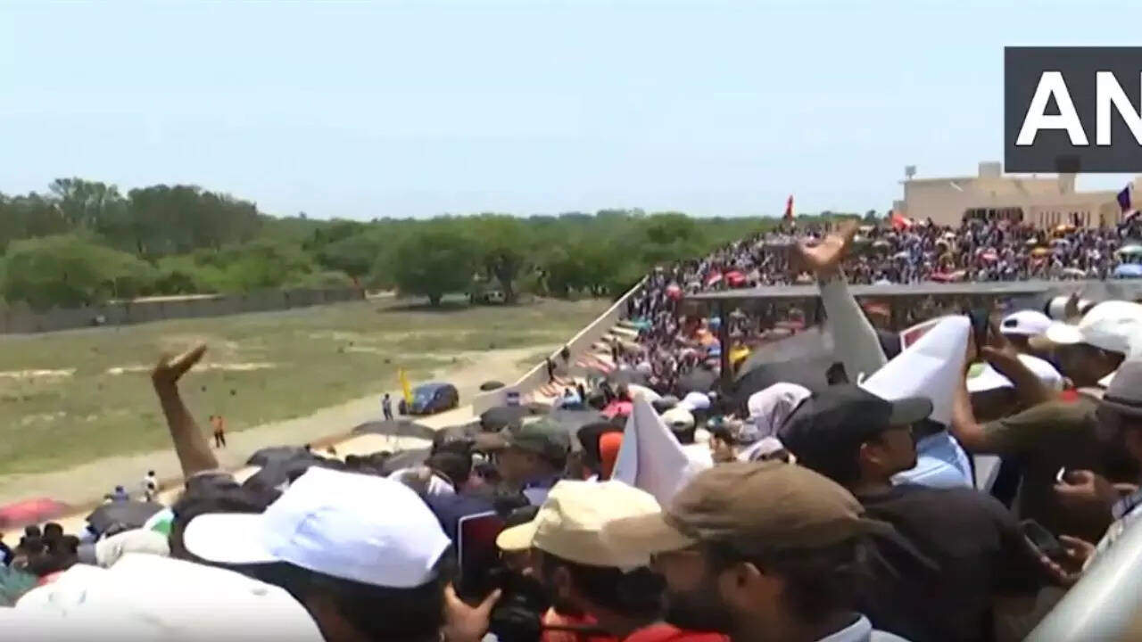 Crowd Chants 'Bharat Mata Ki Jai' During ISRO's Aditya-L1 Launch in ...