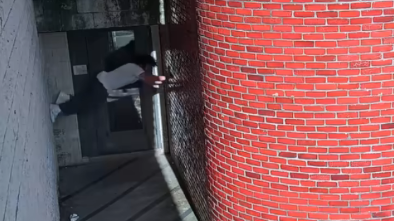 Caught On Camera: US Killer Climbs Pennsylvania Chester County Prison ...