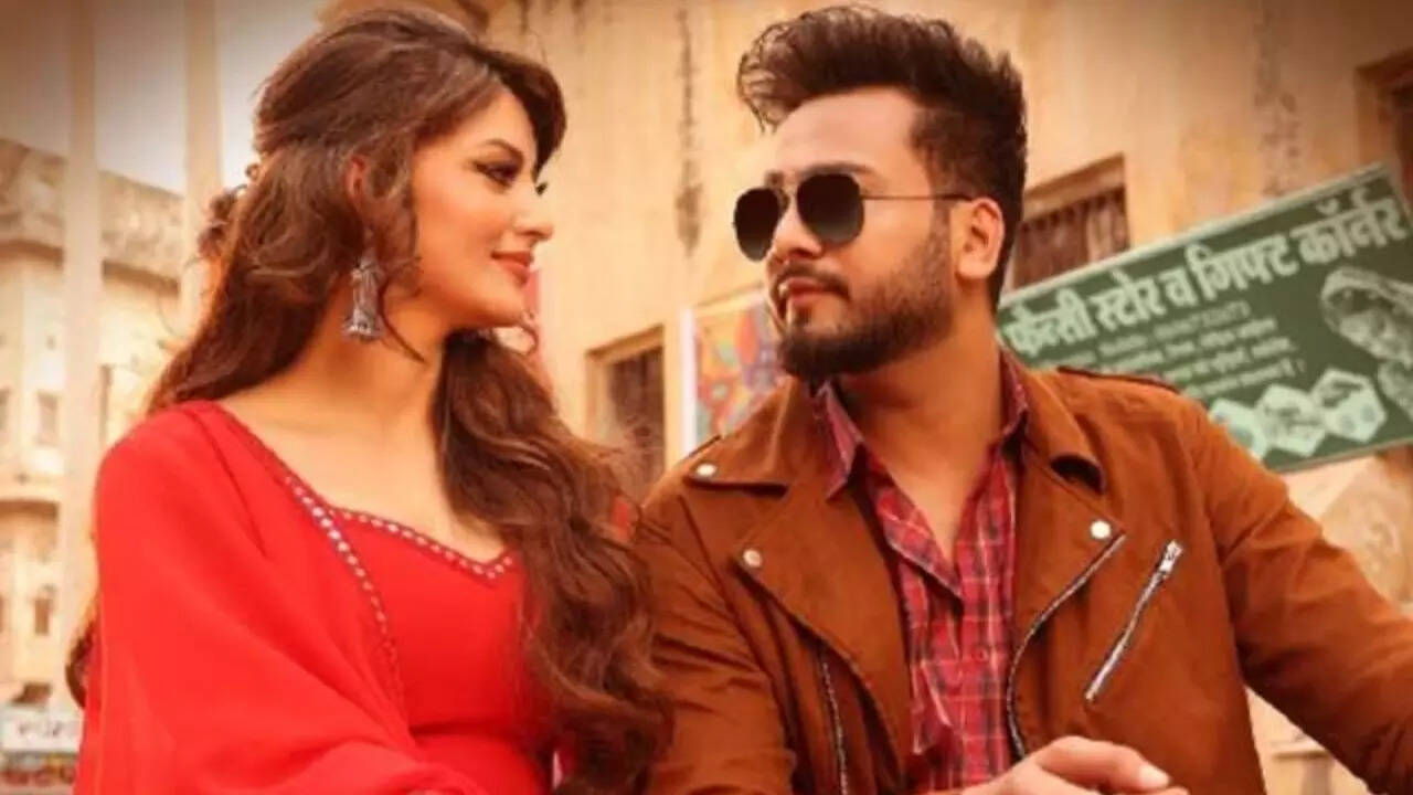 Hum Toh Deewane Poster Ft. Elvish Yadav And Urvashi Rautela Out Now ...
