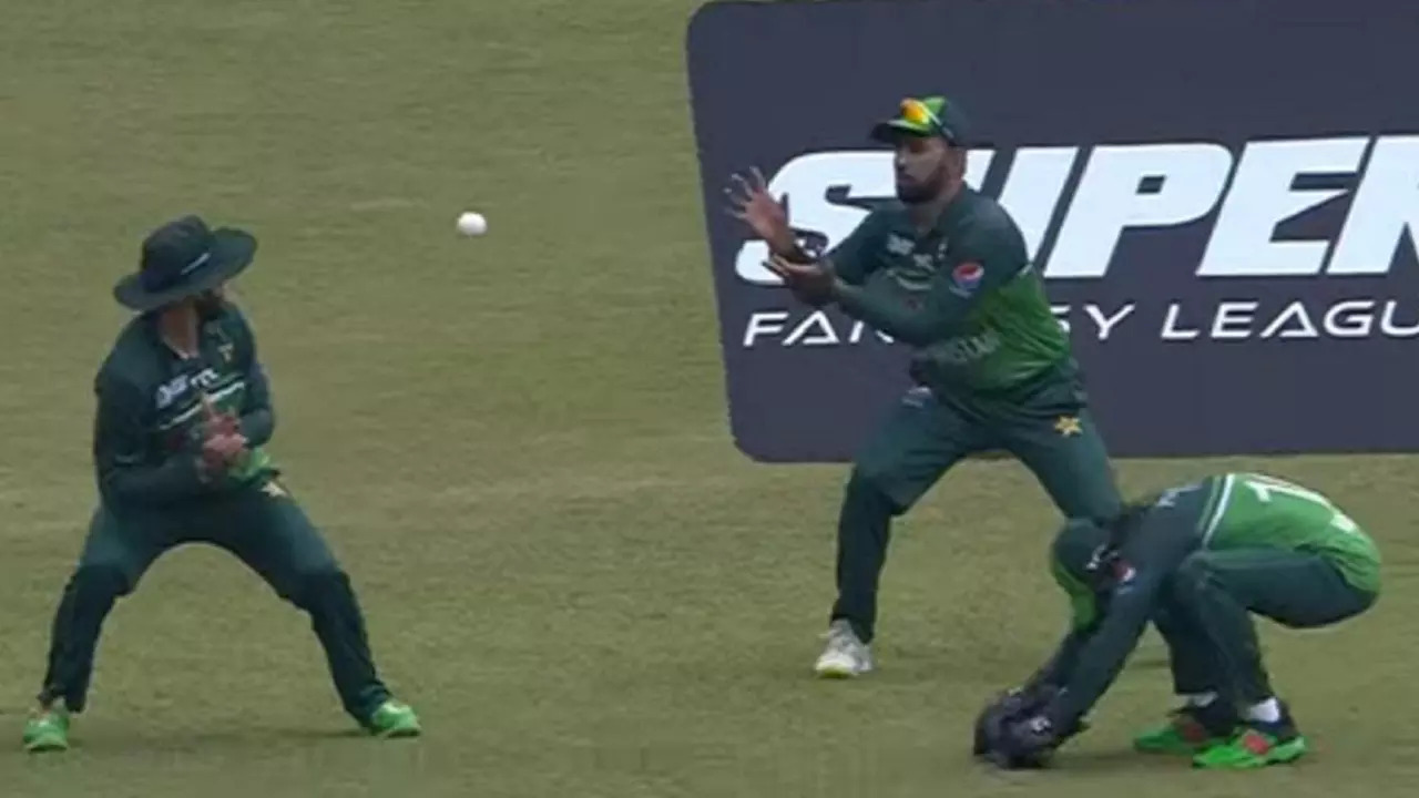 Pakistan & Their Fielding! Kaif Mocks PAK After Hilarious Blunder By ...