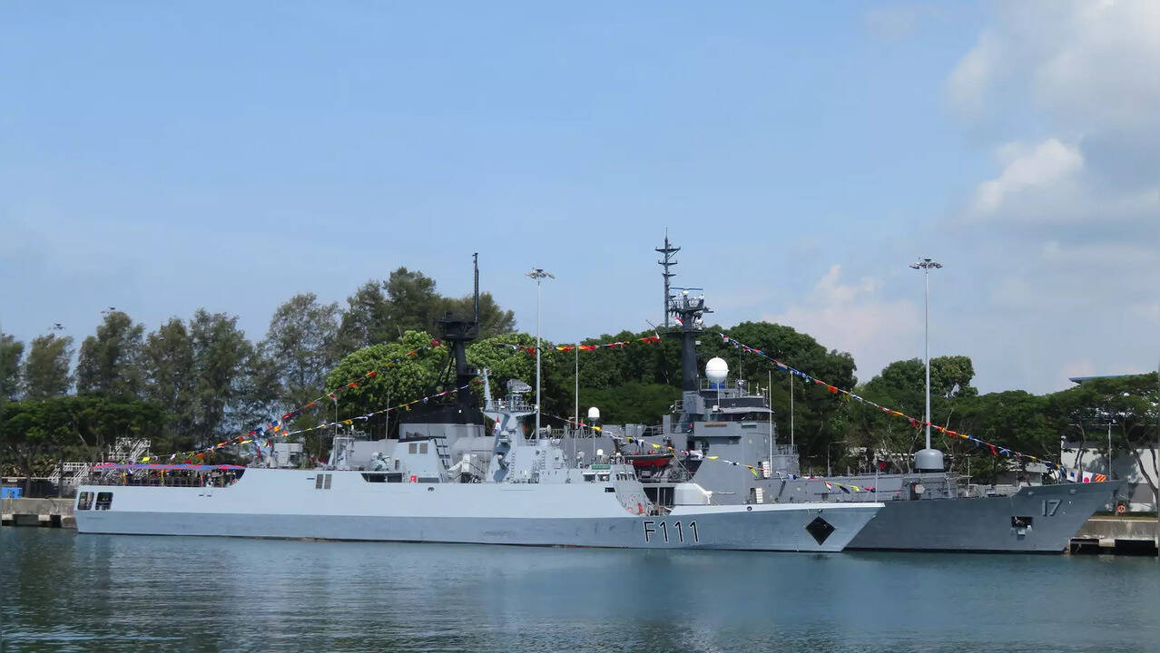 BNS Shadhinota Faces Issues, Bangladesh Navy Approaches Chinese ...