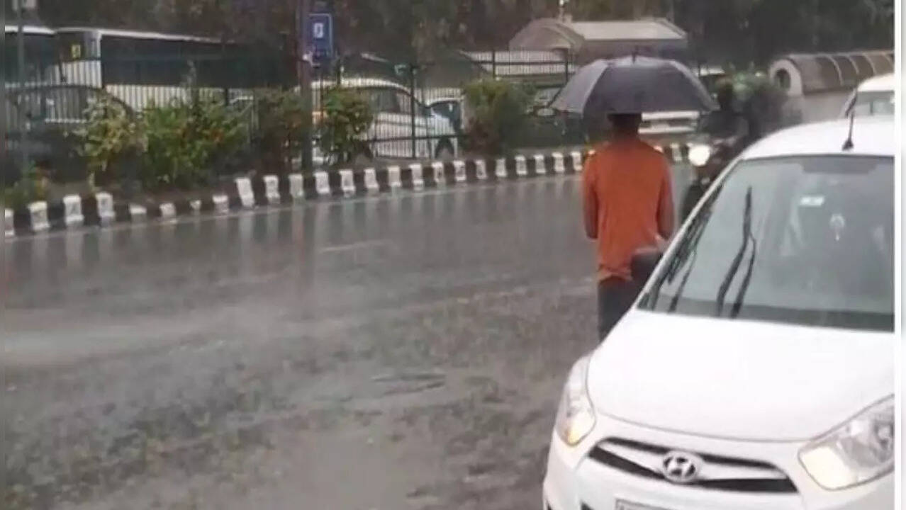 Rain lashes part of Delhi NCR, more showers predicted| Details | Delhi News, Times Now