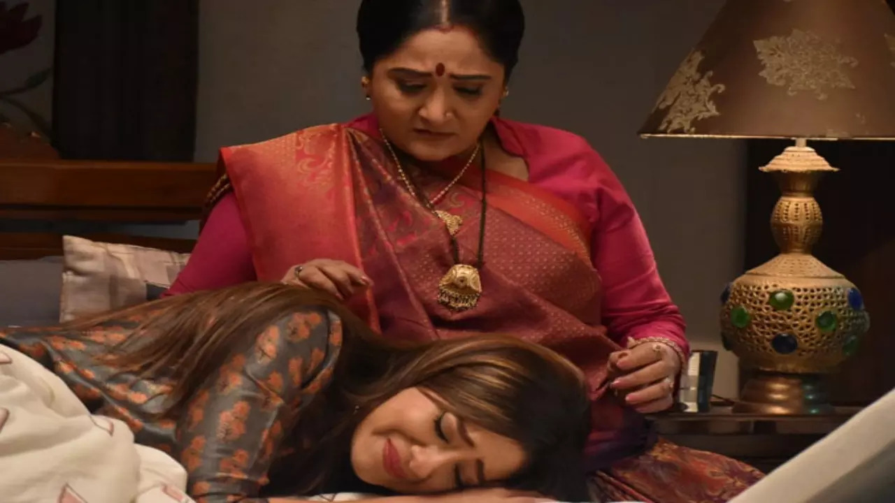 Anupamaa BIG Twist: Kavya Saves Baa’s Life. Will The Latter Forgive Her ...