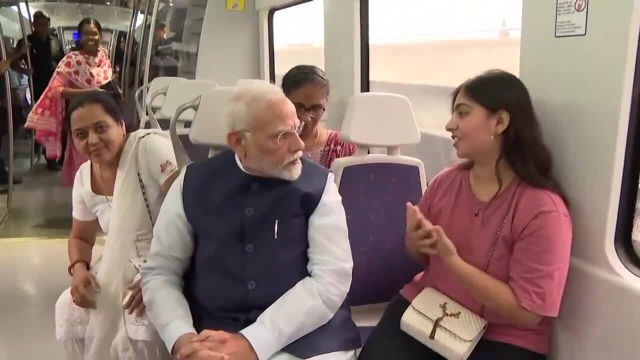 Woman Sings ‘Happy Birthday PM Modi’ In Sanskrit During Delhi Metro ...