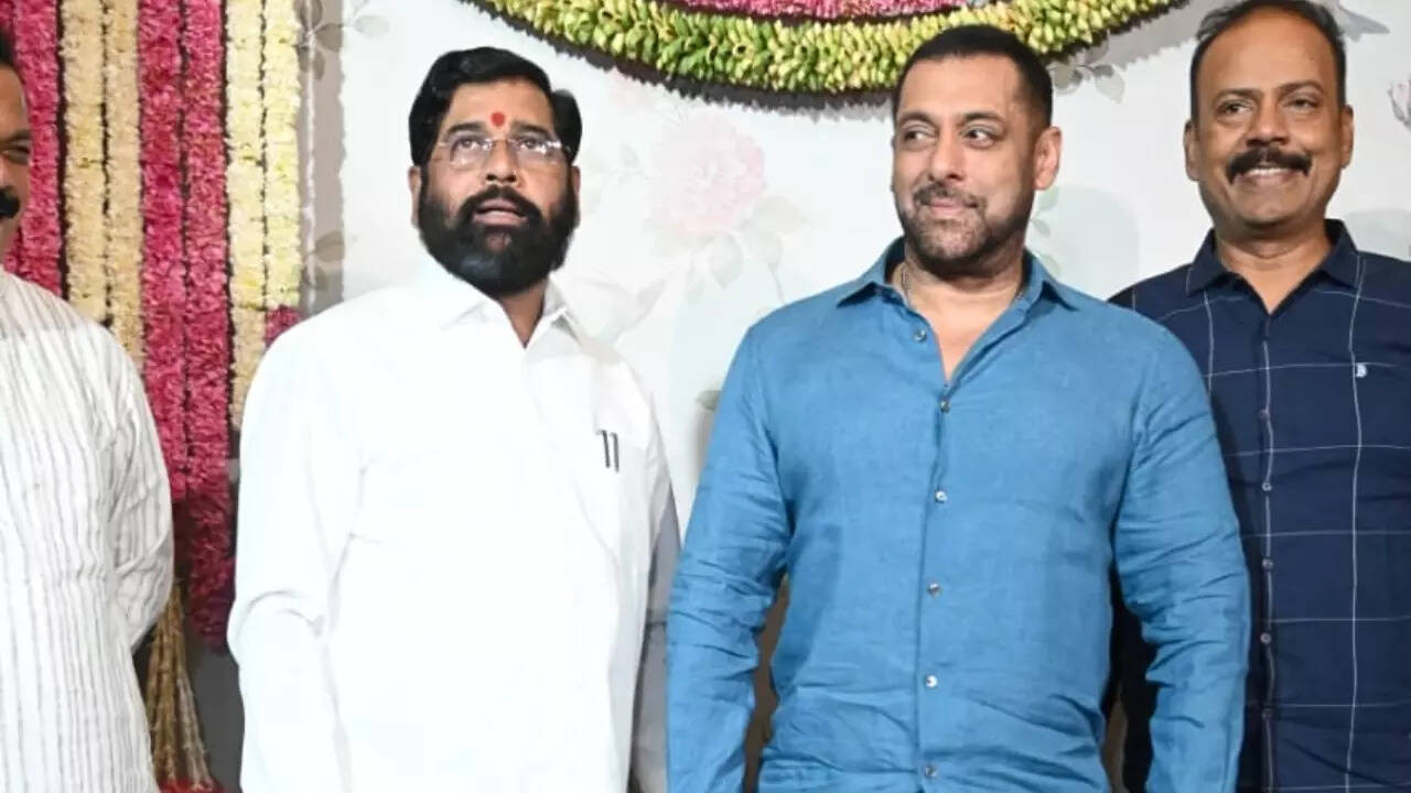 Salman Khan Poses With Maharashtra CM Eknath Shinde As He Visits Arpita's House For Ganpati ...