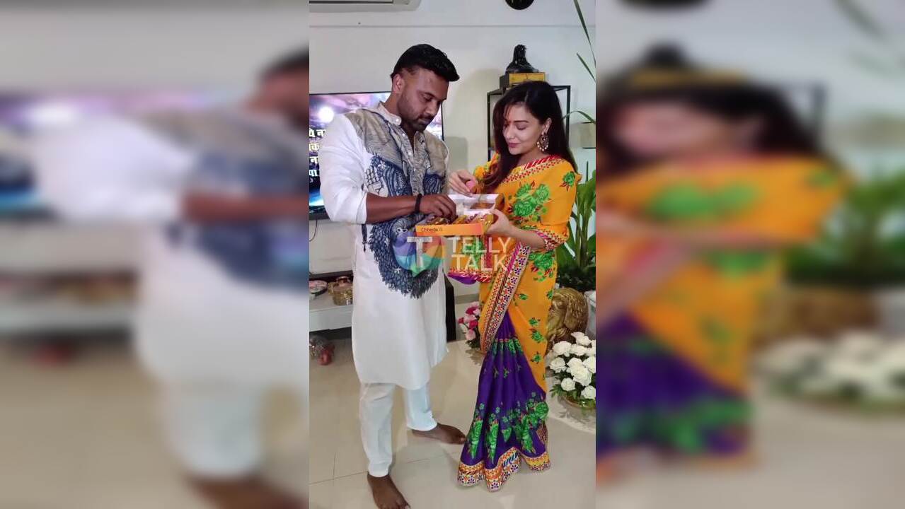 Diya Agarwal welcomes Lord Ganesha with her fiancé #shorts Diya Agarwal welcomes Lord Ganesha with her fiancé #shorts