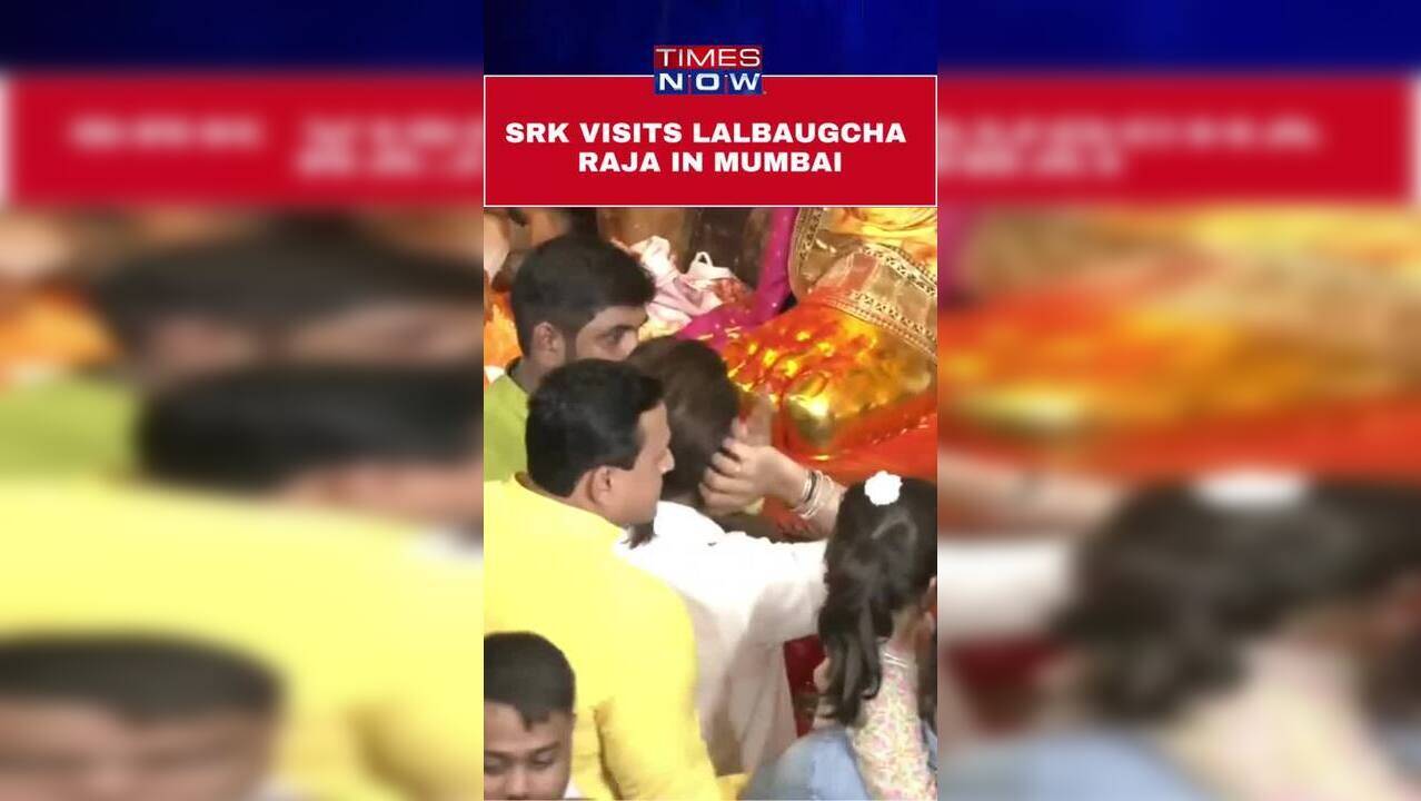 Shah Rukh khan Seeks Blessings At Lalbaugcha Raja In Mumbai #shorts