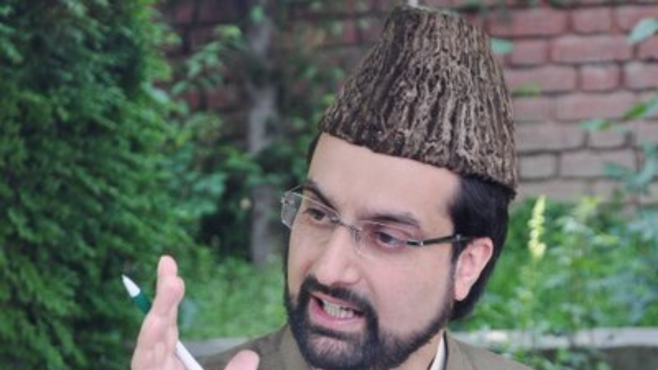 Hurriyat Leader Umar Farooq Walks Out Of House Arrest 4 Years After Article 370 Abrogation ...