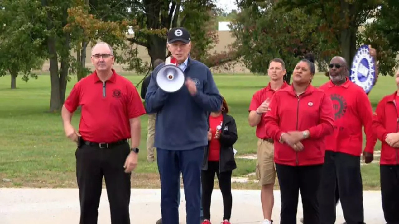 Biden Agrees UAW Should Get 40% Pay Raise After Joining Picket Line ...