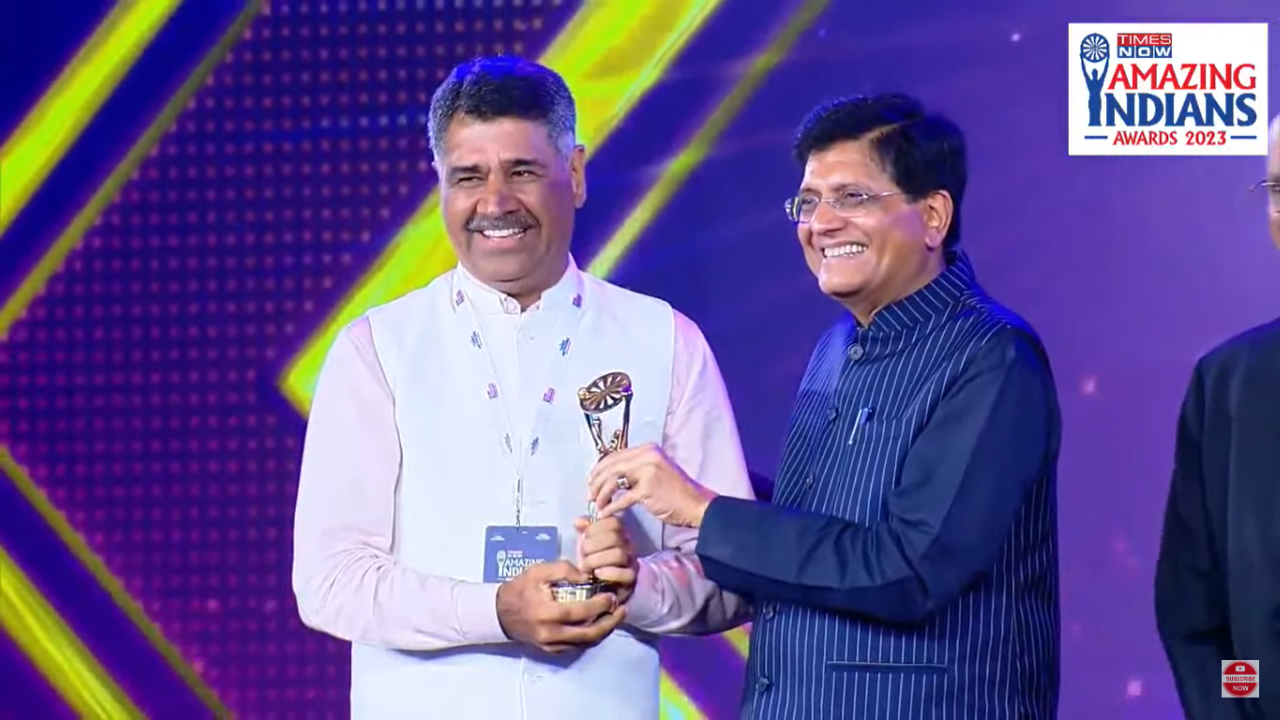 Roti Bank Founder Raj Kumar Bhatia Felicitated with Amazing Indians Award 2023 For Food ...