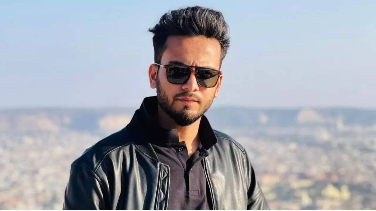 Bigg Boss OTT 2 Winner Elvish Yadav Makes Stylish Entry At Event Paving ... Bigg Boss OTT 2 Winner Elvish Yadav Makes Stylish Entry At Event Paving ...