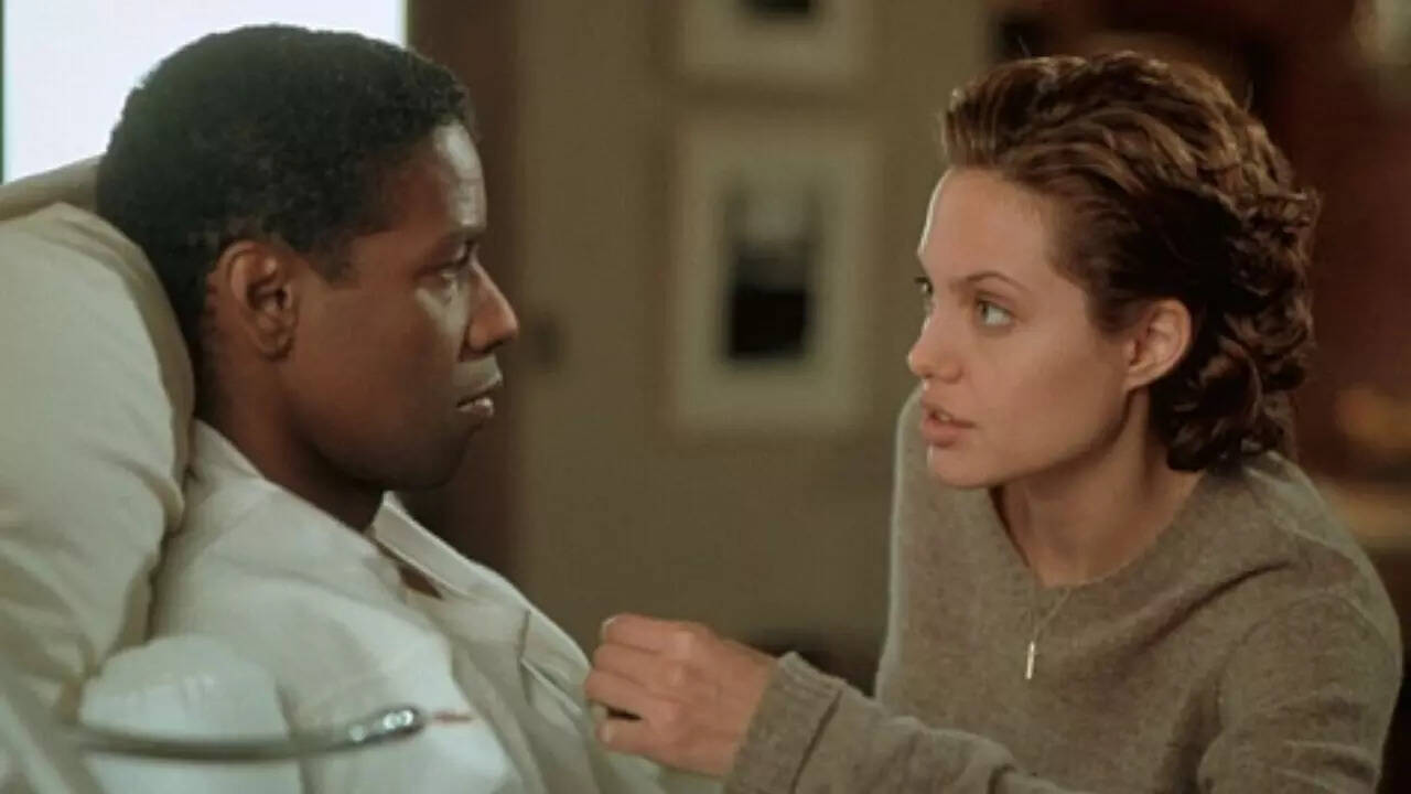 The Bone Collector Movie Review: Denzel Washington, Angelina Jolie Lead ...