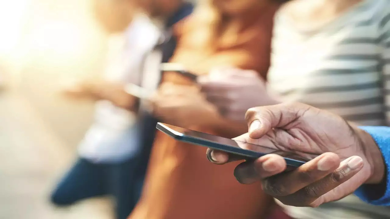 Loud Beep & Emergency Text: What This Alert On Your Phone Means ...