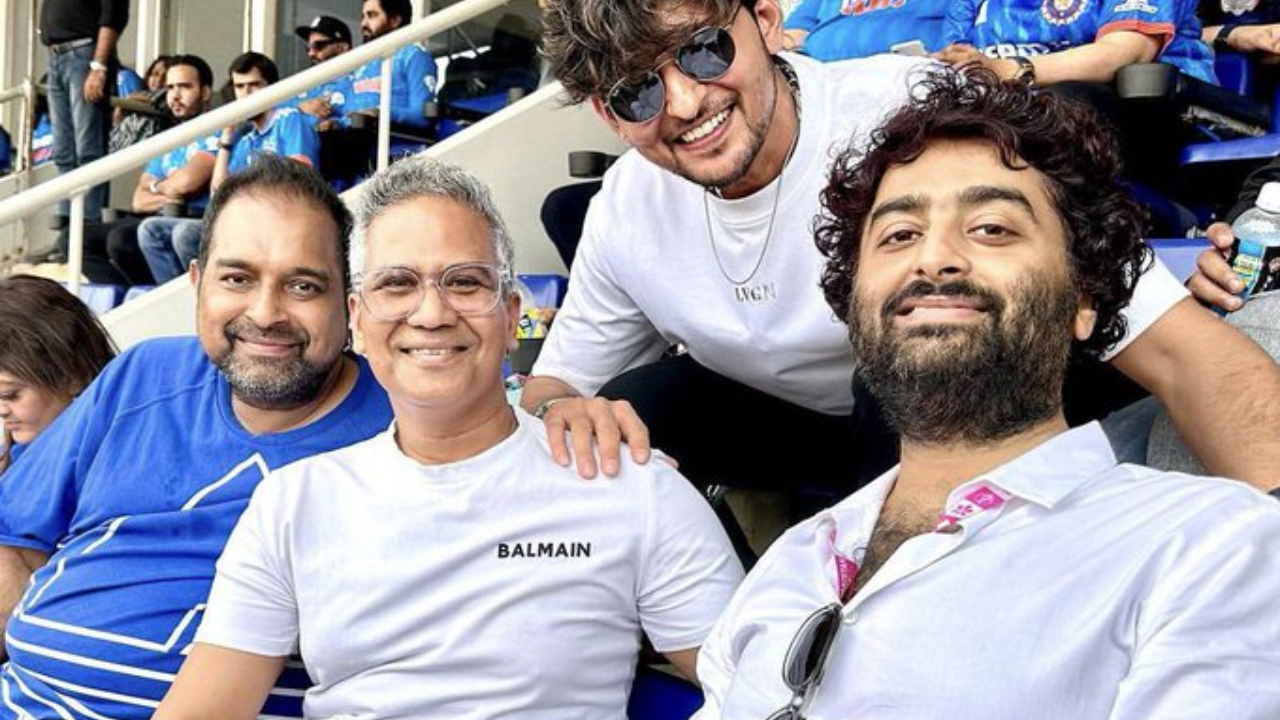 'Playlist In A Pic': Arijit Singh, Shankar Mahadevan And Darshan Raval's Selfie From India vs ...