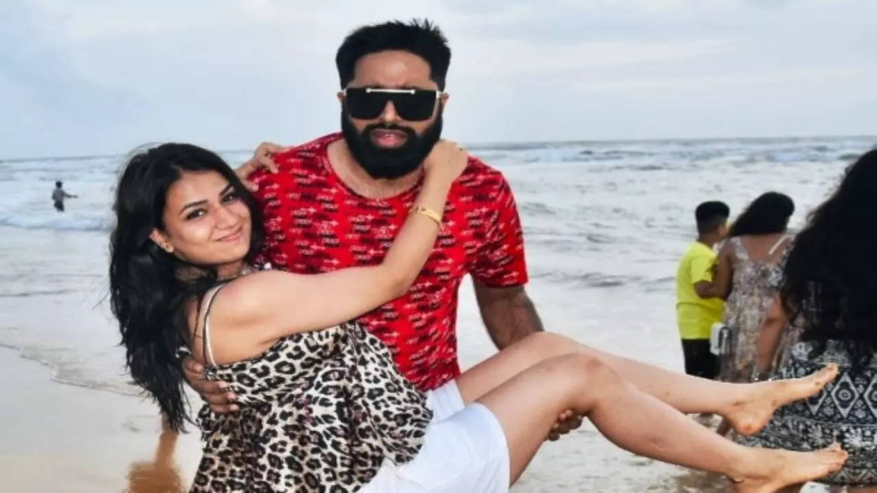 Bigg Boss 17: Sunny Arya AKA Tehelka Bhai’s Wife Gets Angry As He Gifts ...