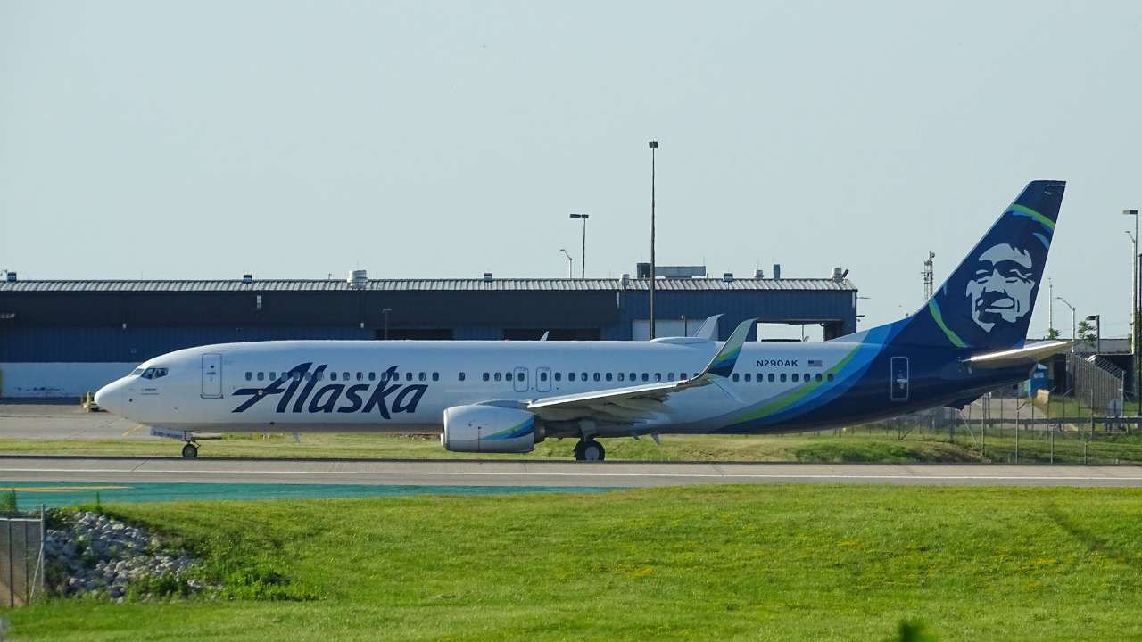 Alaska Airlines: Who Is Joseph Emerson? Off-Duty Pilot Tries To 'Shut Off Engines' On Alaska ...