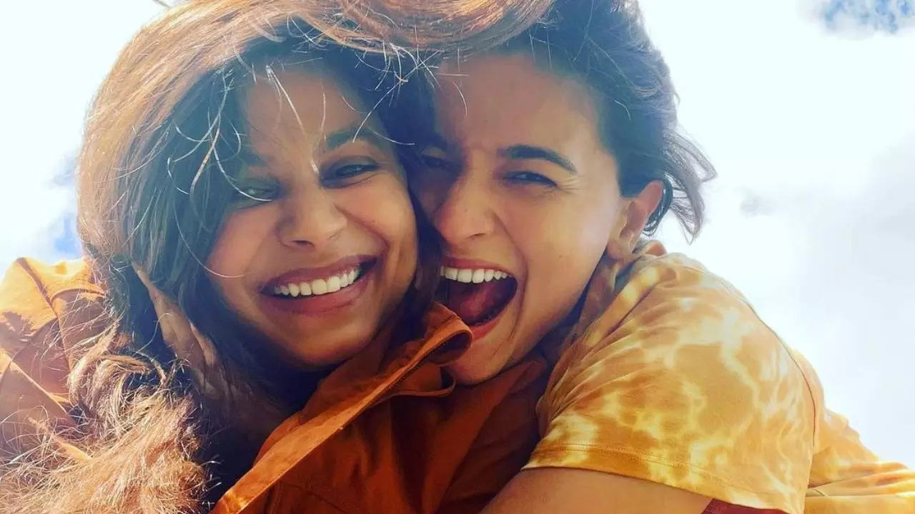 Alia Bhatt Shares Her Chat With Sister Shaheen And It's All About Food ...