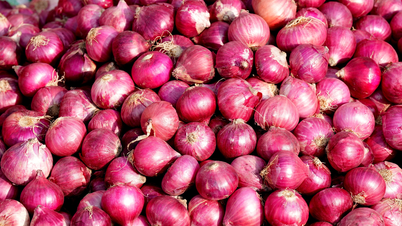 India Implements USD 800 Per Ton Minimum Export Price for Onions Amid Rising Prices | Business ...