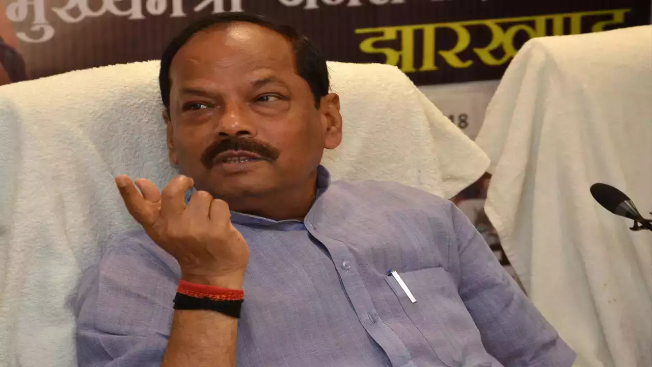 Raghubar Das Sworn In As 26th Governor Of Odisha | India News, Times Now