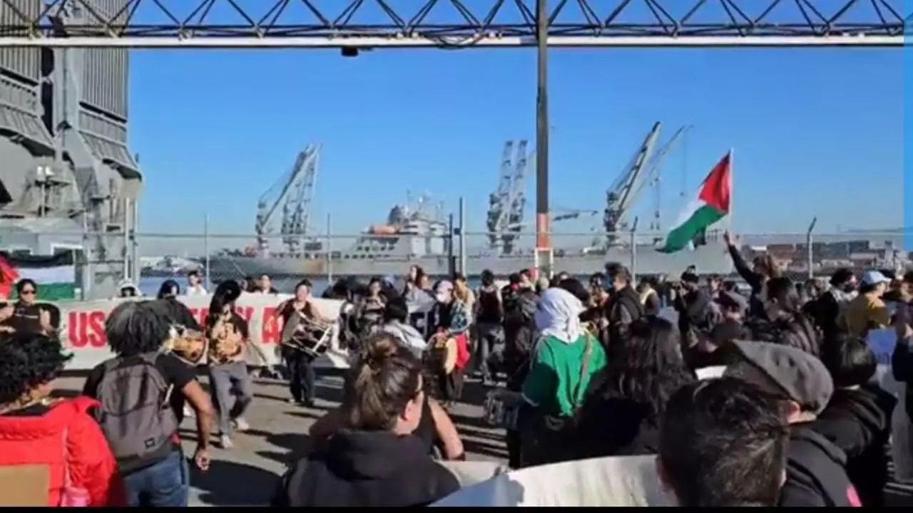 Israel: Port Of Oakland Protests: Demonstrators Block Entrance ...