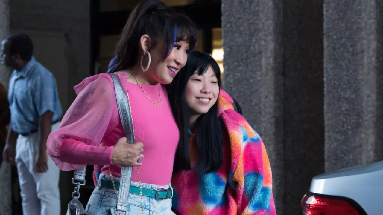 Quiz Lady Movie Review: Sandra Oh, Awkwafina Are A Hilarious Duo In ...