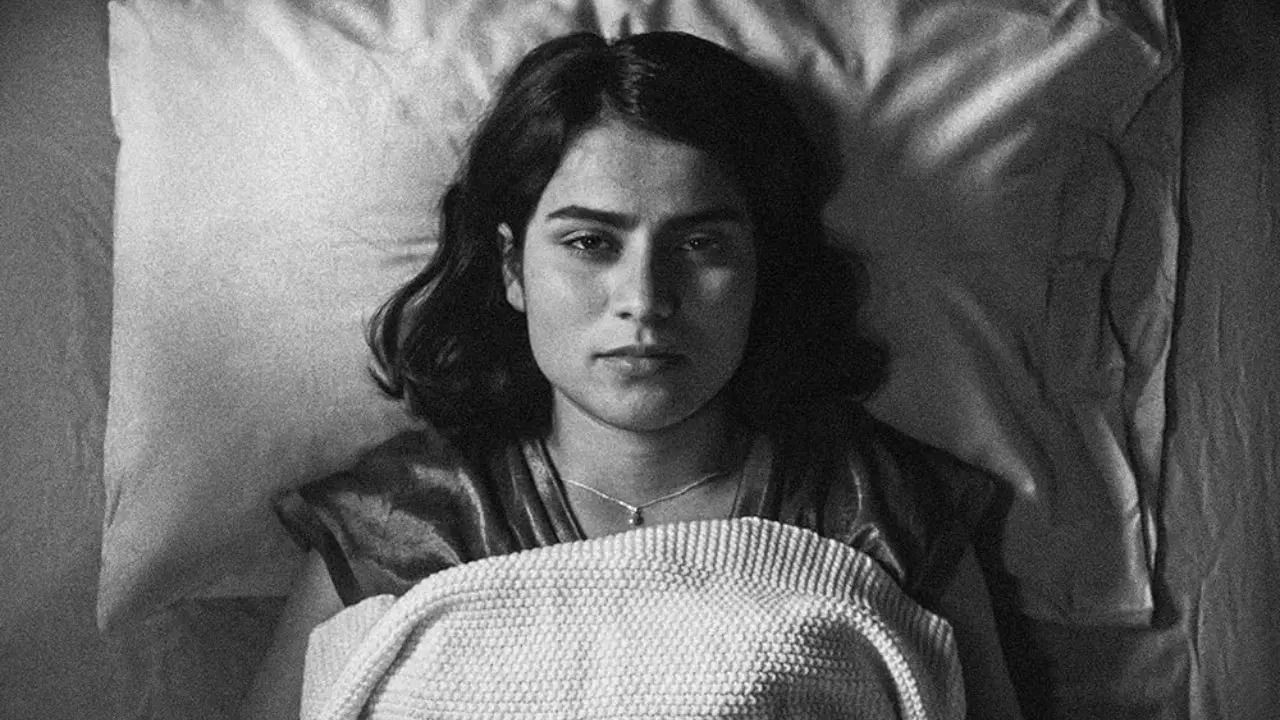 Fremont Movie Review: Anaita Wali Zada, Jeremy Allen White Starrer Is A ...