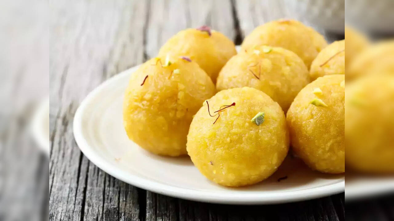 Diwali Special Rava Laddu Recipe in marathi - Rava Laddu Recipe ...