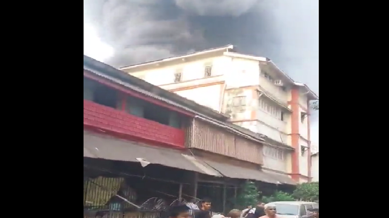 massive fire breaks out at building in mumbais byculla 5 people rescued ...