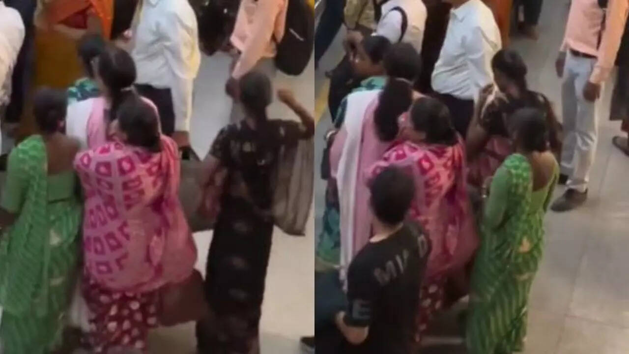 Theft Caught On Camera: Video Of Women Stealing At Rajiv Chowk Metro ...
