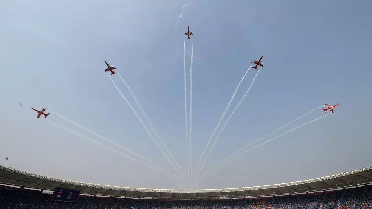 WATCH | Indian Air Force Wows Crowd At Narendra Modi Stadium With ...