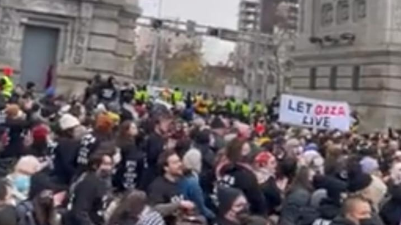 Gaza: Manhattan Bridge Shut Down As Protestors Calling For Ceasefire In ...