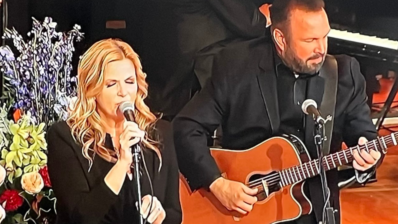 Trisha Yearwood, Garth Brooks Sing 'Imagine' At Rosalynn Carter ...