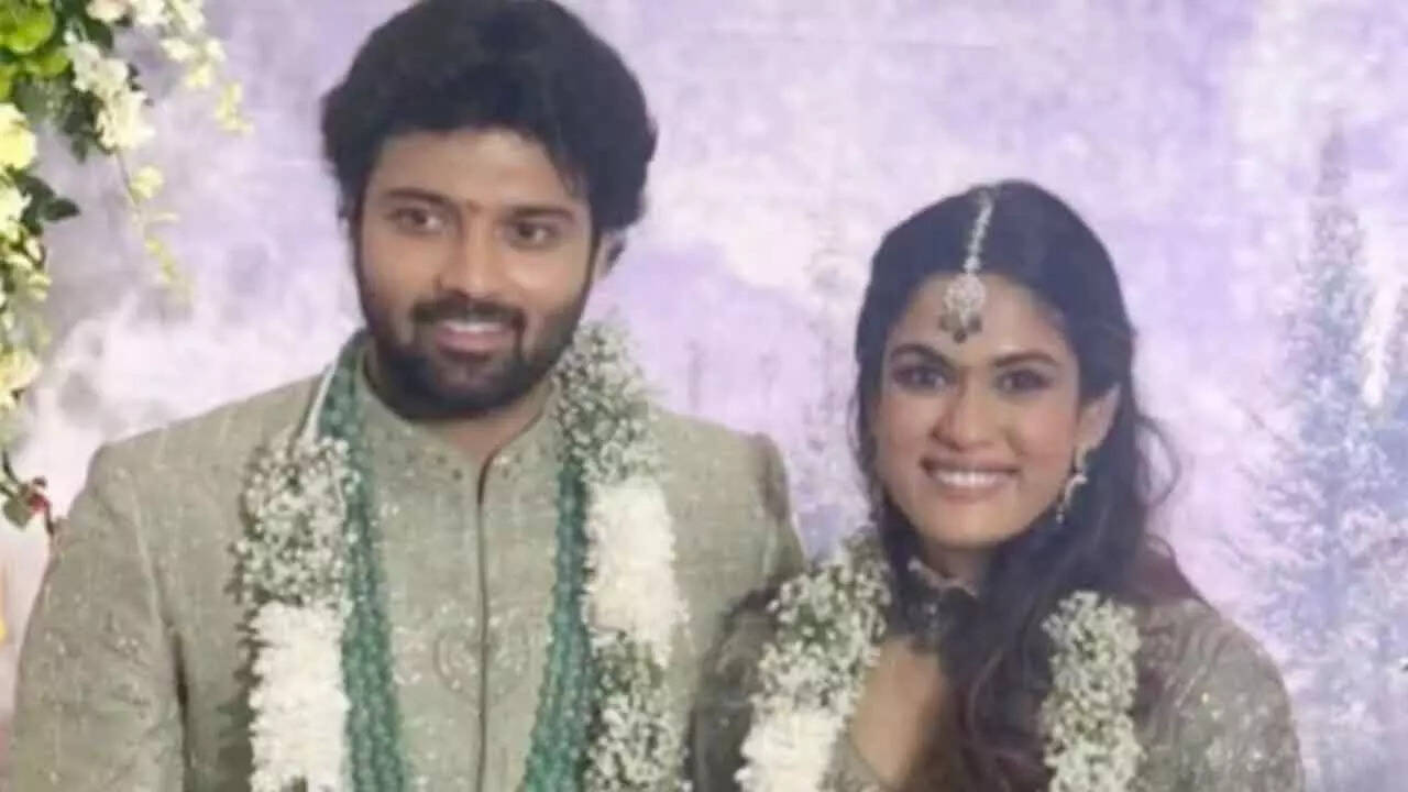 దిల్‌రాజు ఇంట పెళ్లి బాజాలు.. ఘనంగా రౌడీ బాయ్స్ హీరో నిశ్చితార్థం ...