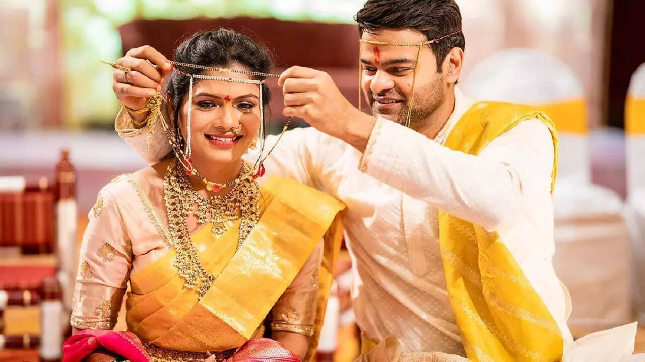 suruchi adarkar and piyush ranade got married people gave various ...