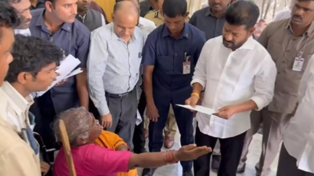 రేవంత్ రెడ్డి ప్రజాదర్బార్-Revanth Reddy Holds First Praja Darbar ...