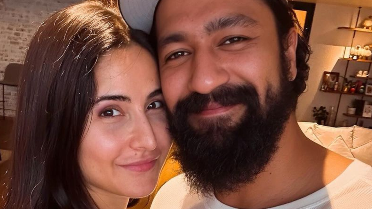 Katrina Kaif Hugs Vicky Kaushal Tight As They Pose On 2nd Wedding ...